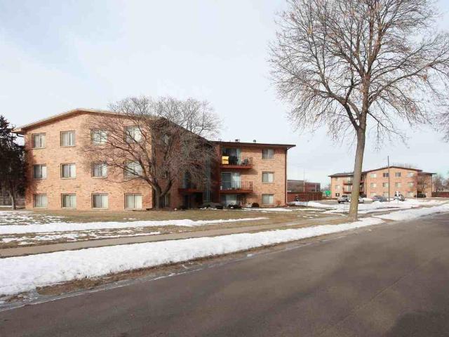 Pleasant Properties 2 Bedroom Apartment for Rent at 4641 4641 4661 Independence Ave N, New Hope, MN 55428
