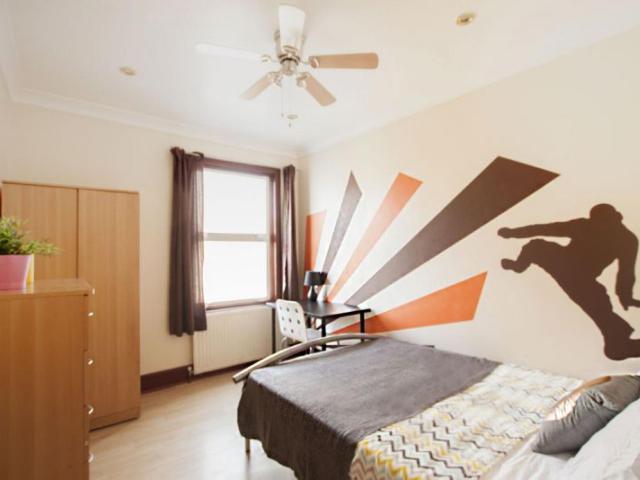 Pleasant single bedroom close to Leyton tube station Has a Room