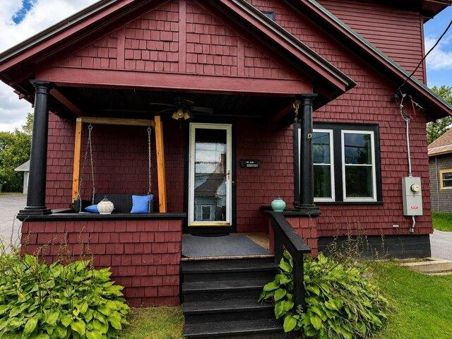 Pleasant St, Saint Johnsbury, Home For Sale