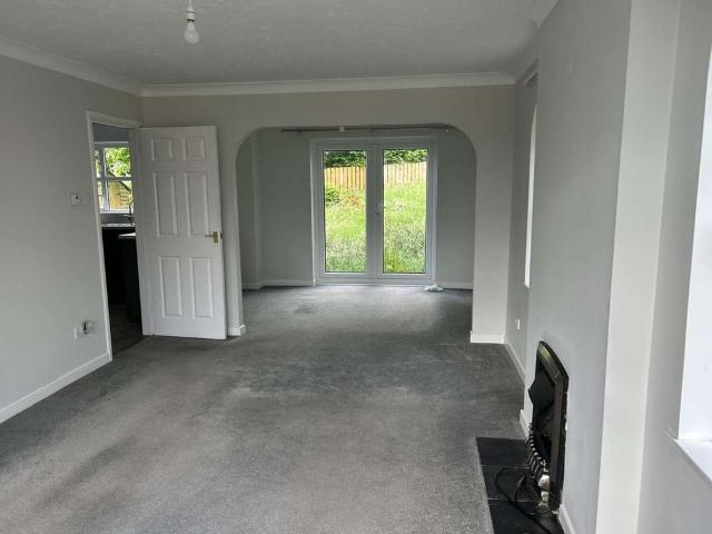Please email to register your interest and receive a Register of Interest form. Four bed detached modern property with easy access to local amenities to let on