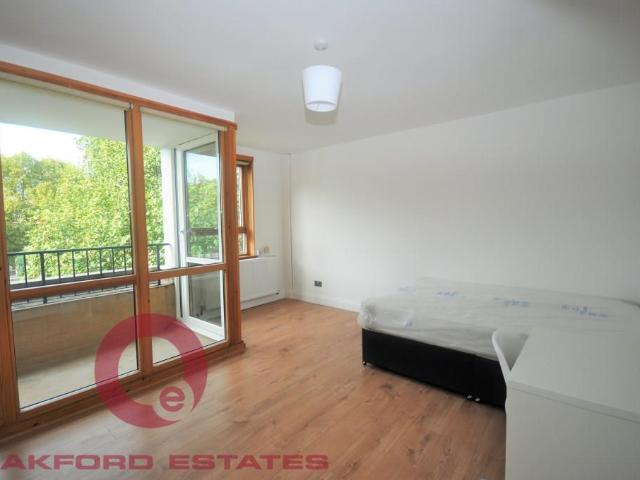 Plender Street, Camden, London NW1 3 bed flat to rent £5,612 pcm £1,295 pw