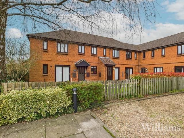 Plested Court, Stoke Mandeville HP22, 2 bed flat to rent, £1,200 pcm | PrimeLocation