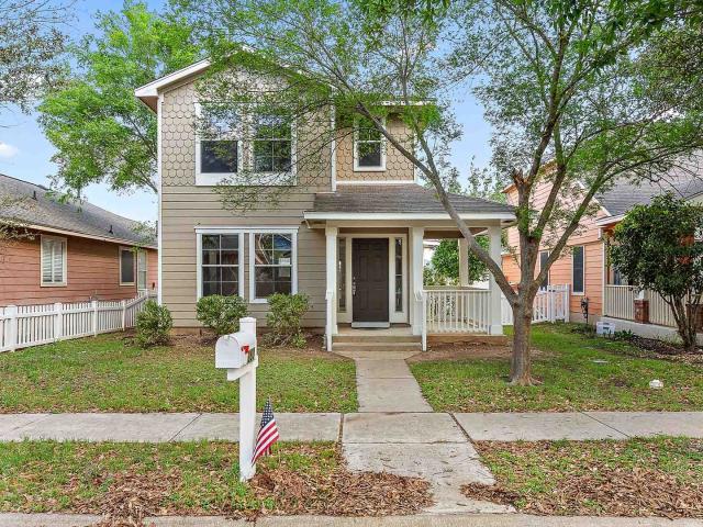 Plum Creek 3 Bedroom / 2.5 Bathroom Home 2 Car Garage Fenced Backyard