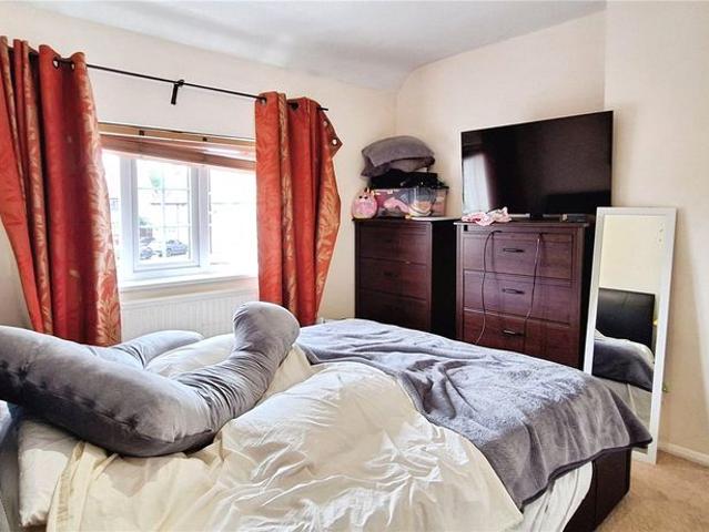 Plum Garth, Brentford, Middlesex, TW8 9QB