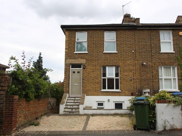 Plum Lane, Plumstead SE18, 1 bed maisonette to rent, £1,500 pcm | PrimeLocation