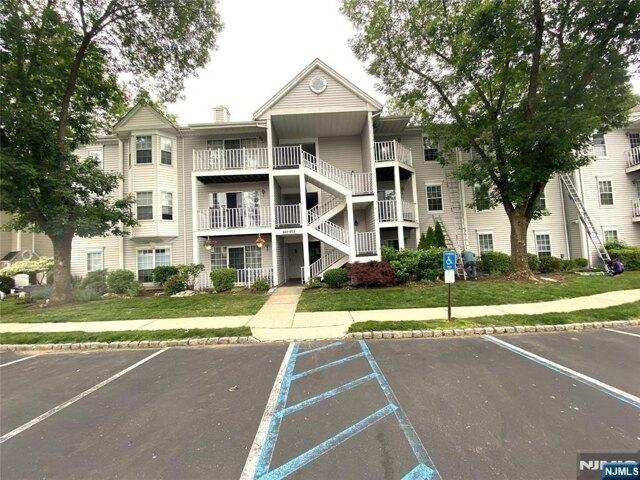 Plum Ter, Mahwah, Condo For Sale