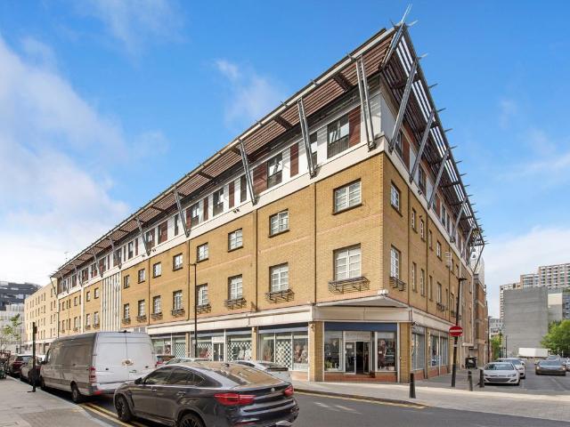 Plumbers Row, Aldgate E1, 1 bed flat to rent, £1,995 pcm | PrimeLocation
