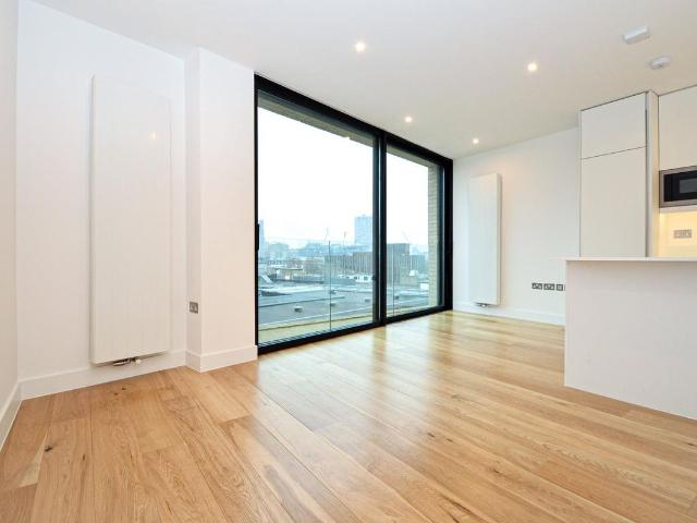 Plumbers Row, Aldgate E1, 2 bed flat to rent, £3,000 pcm | PrimeLocation