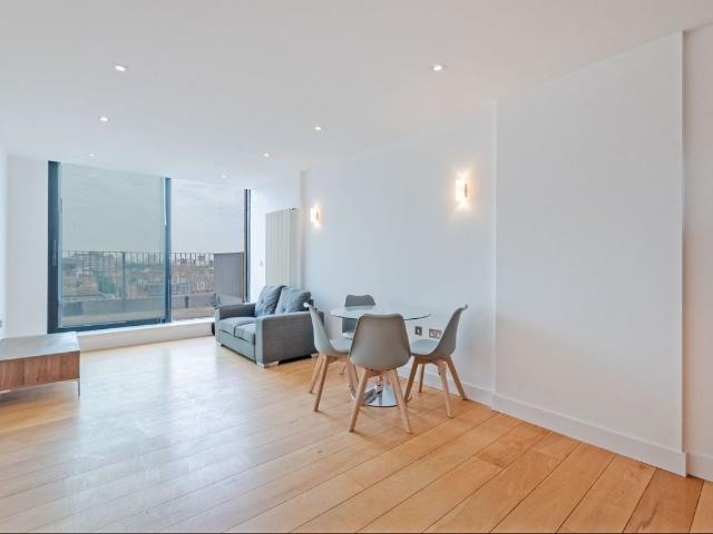 Plumbers Row, Whitechapel E1, 2 bed flat to rent, £2,750 pcm | PrimeLocation