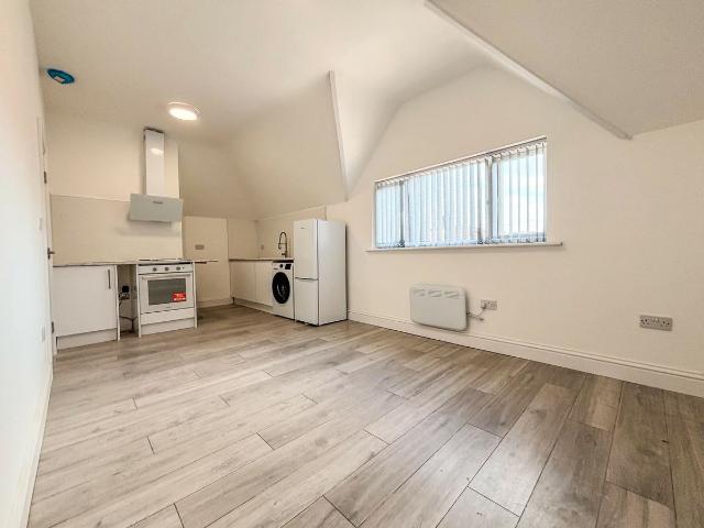 Plumer Road, High Wycombe HP11, 1 bed flat to rent, £1,350 pcm | PrimeLocation