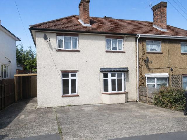 Plumer Road, High Wycombe HP11, 3 bed flat to rent, £1,500 pcm | PrimeLocation