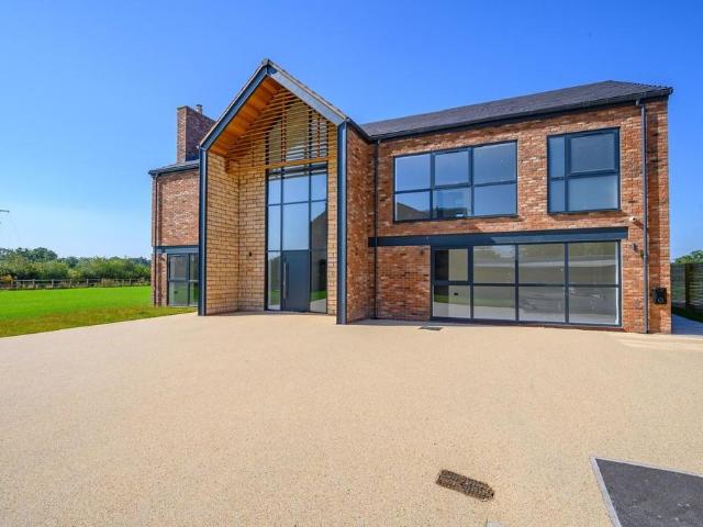 Plumley Moor Road, Plumley 5 bed detached house to rent £8,500 pcm £1,962 pw