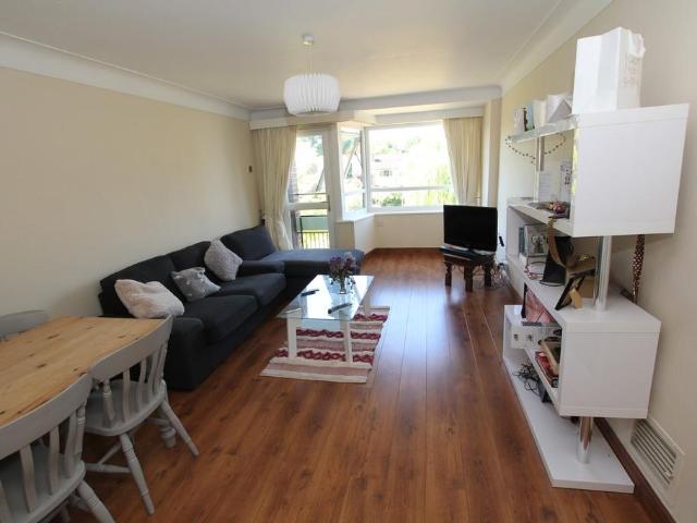 Plumley Close, Vicars Cross 2 bed flat to rent £1,050 pcm £242 pw
