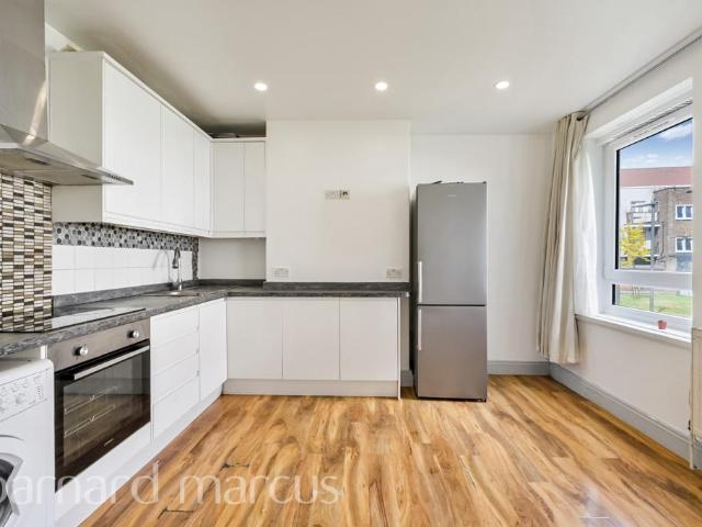 Plumstead Common Road, LONDON 2 bed flat to rent £1,550 pcm £358 pw