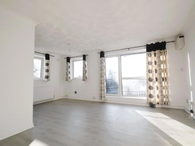 Plumstead Common Road, Plumstead 2 bed ground floor flat to rent £1,650 pcm £381 pw