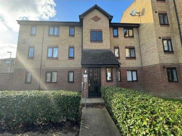 Plumtree Close, Dagenham RM10, Studio to rent, £1,400 pcm | PrimeLocation