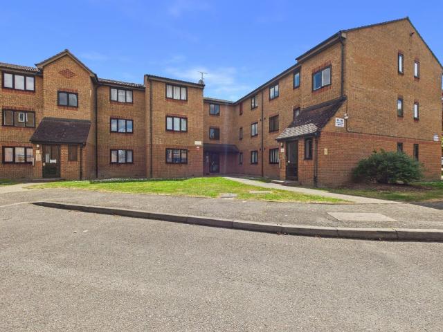 Plumtree Close, Dagenham RM10, 2 bed flat to rent, £1,650 pcm | PrimeLocation