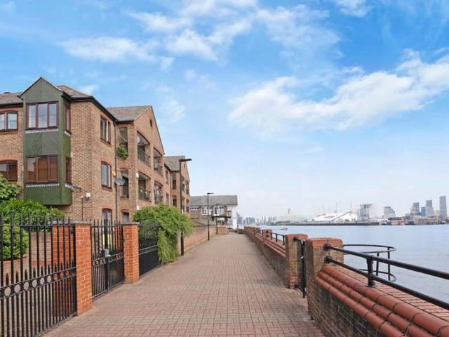 Plymouth Wharf, London E14, 1 bed flat to rent, £1,703 pcm | PrimeLocation