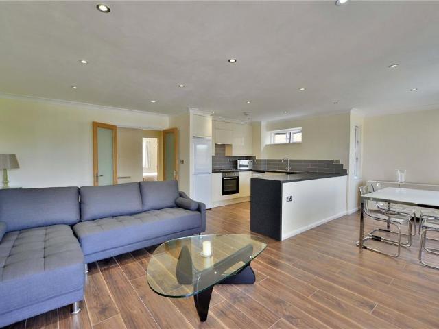 Plymouth Wharf, London, E14 2 bed flat to rent £2,200 pcm £508 pw