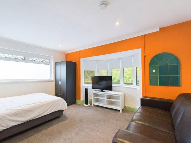 Plymouth Avenue, Brighton BN2, 5 bed detached house to rent, £2,990 pcm | PrimeLocation