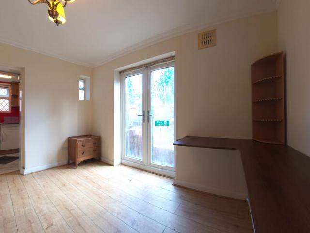 Plymouth Avenue, BRIGHTON BN2 5 bed detached house to rent £2,100 pcm £485 pw