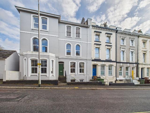 Plymouth, Devon PL4, 3 bed flat to rent, £1,100 pcm | PrimeLocation