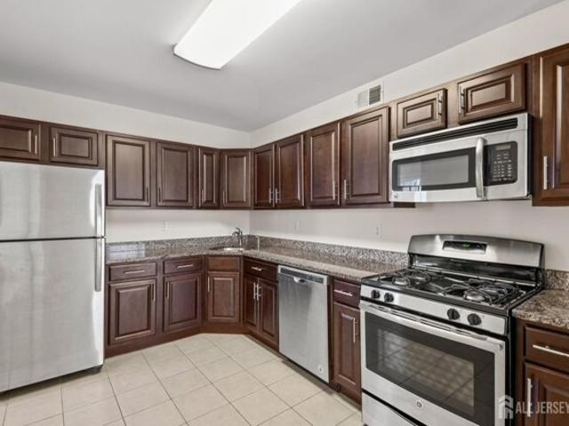 Plymouth Rd, North Brunswick, Condo For Sale