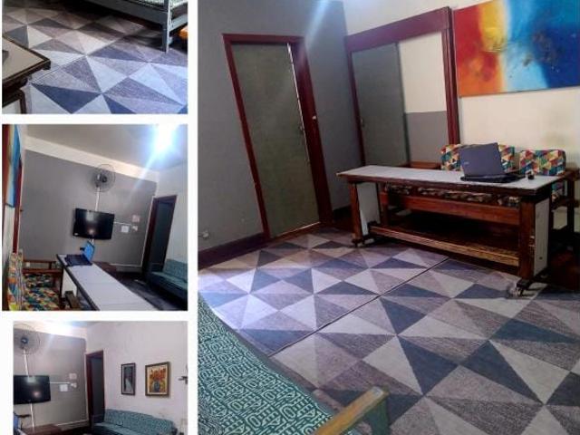 P/Meninas Quarto/Vaga Aluguel 250m Metrô Tijuca Saens Pena