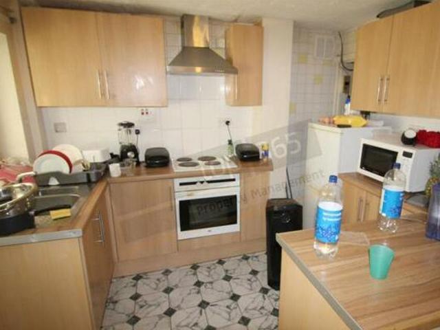 £pppw Excluding Bills * Swenson Avenue, Lenton, 4 Bedroom Semi detached