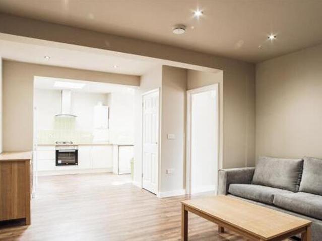 £pppw Excl Bills* Pelham Crescent, Beeston, 6 Bedroom Semi detached