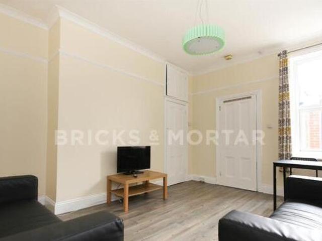 £pppw Simonside Terrace, Heaton, 3 Bedroom Flat