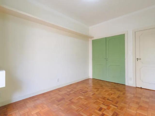 Próx. pça buenos aires e vilaboim! 01 por andar!