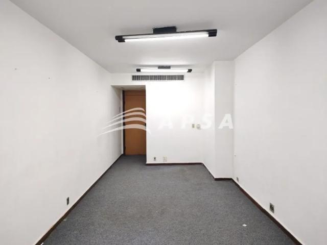 Próximo a estação do metrô, vlt, comércios variados, excelente sala comercial, com banheiro, ar cond