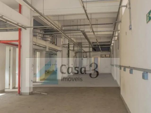 Prédio comercial, muitas salas, 15 bnhs, elevador social e de carga, sist de incendio
