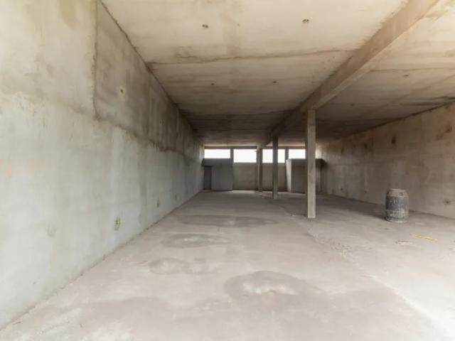 Prédio comercial na Avenida Arquiteto Vilanova Artigas, N. 215 • 750 m²
