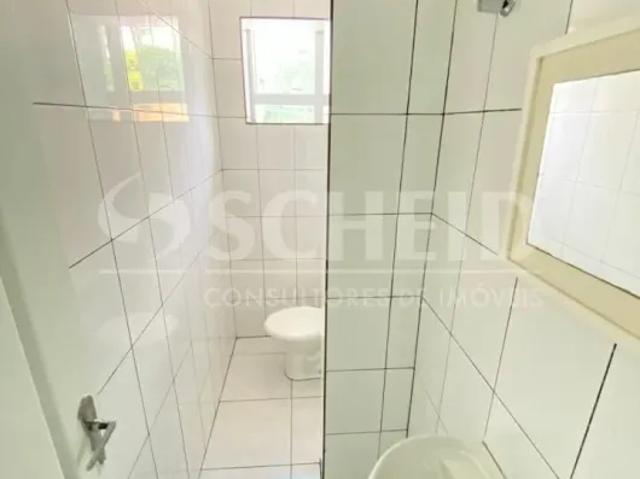 Prédio comercial na Avenida Sargento Geraldo Sant'Ana, N. 95 • 316 m²