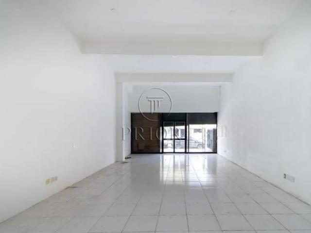 Prédio comercial no bairro azenha