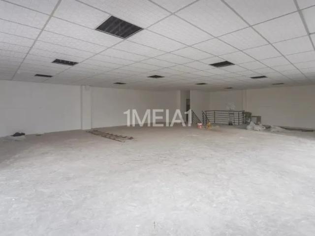 Prédio comercial novo no 4º distrito!