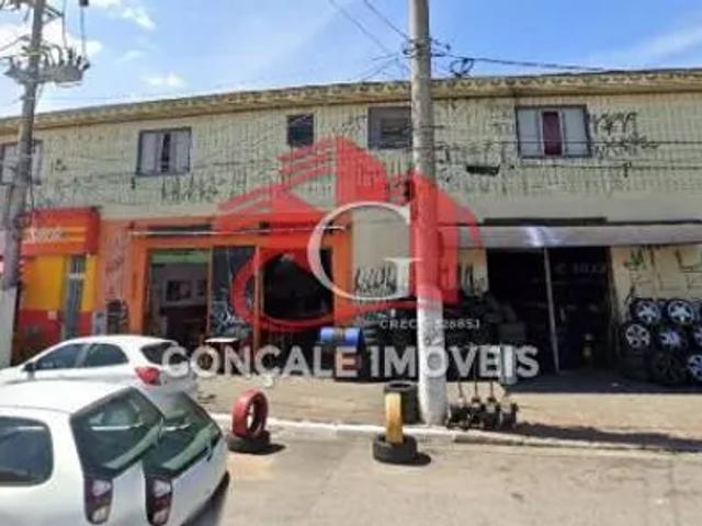Prédio Comercial com 474m2, sendo 4 comércios e mais 3 apartamentos na parte superior