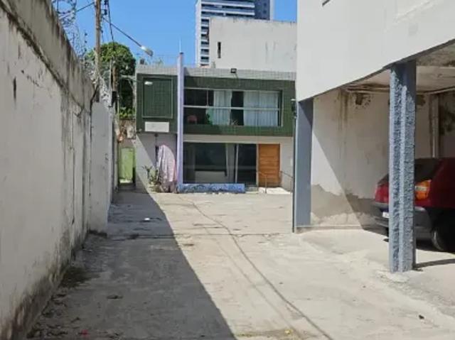 Prédio comercial com 9 salas 10 vagas de garagem