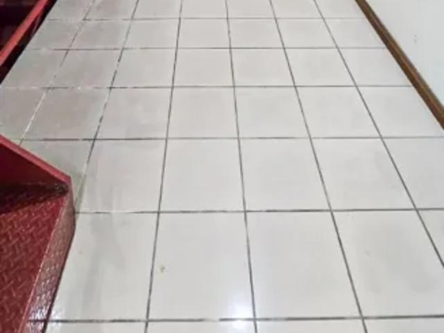 Prédio comercial com 239m²