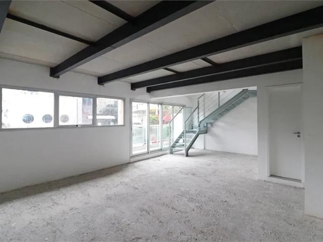 Prédio Comercial com 24 Salas e 2 Subsolos de Garagem