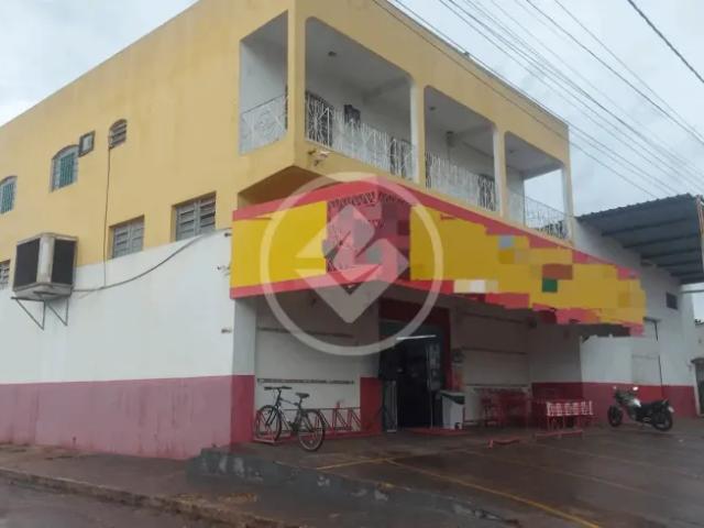 Prédio comercial, com 390m2 parte inferior, parte superior com apartamento de 214m2, já com renda me