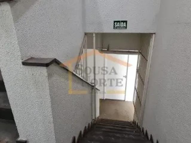 Prédio Comercial com 3 andares, 8 vagas de garagem cobertas. 200m² Santana
