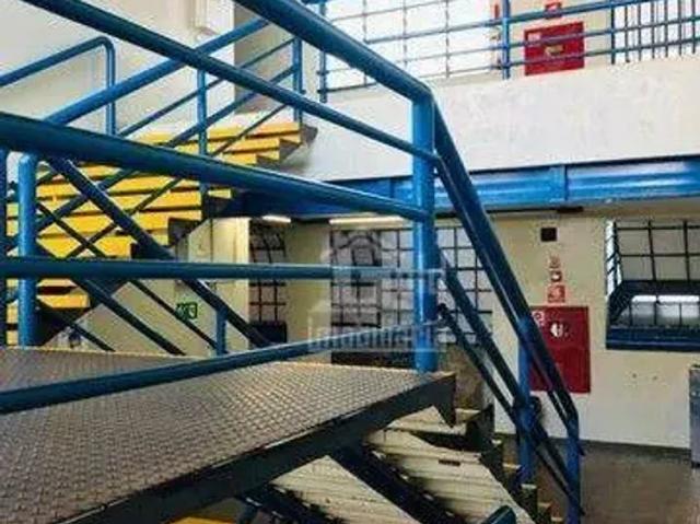 Prédio Comercial com 3 andares, próximo da avenida Presidente Vargas