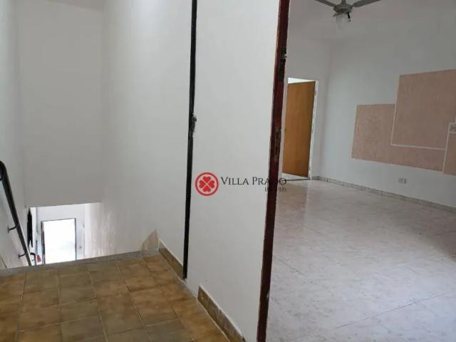 Prédio comercial com 3 salas comerciais em cima e amplo salão na parte térrea. Do lado do Sesc Belen
