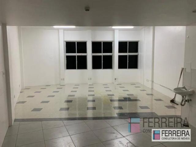 Prédio comercial com aproximadamente 1000 m²