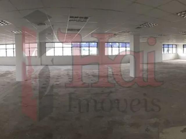Prédio Comercial de Esquina para Locação na Barra Funda com Doca