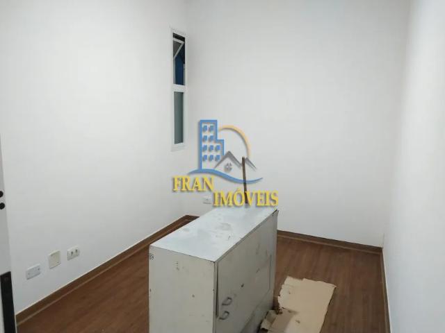 Prédio comercial de 120 m² | 4 andares, 7 ambientes, copa e 2 banheiros | Piso vinílico de madeira