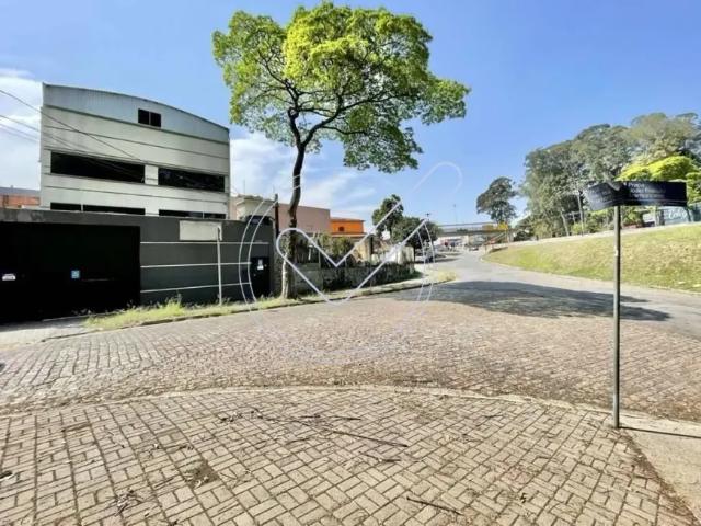 PRÉDIO COMERCIAL em excelente localização, no Km 12 da Rodovia Raposo Tavares